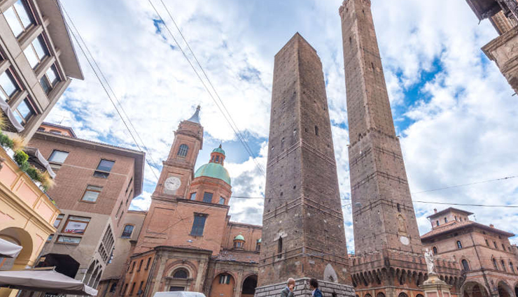 6 Must Visit Leaning Towers Around The World - lifeberrys.com