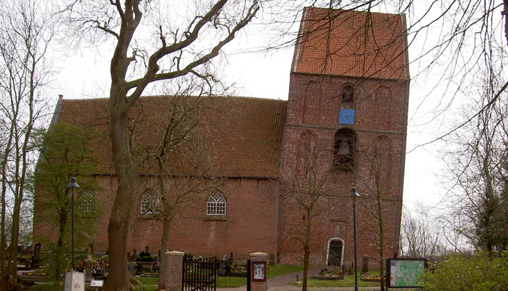 6 Must Visit Leaning Towers Around The World - lifeberrys.com