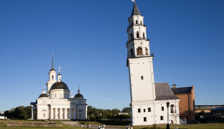 6 Must Visit Leaning Towers Around The World - lifeberrys.com