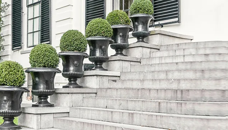 घर का फ्रंट डोर डालता हैं मेहमानों पर इम्प्रेशन, सजाने के लिए लगाए ये 8 ...