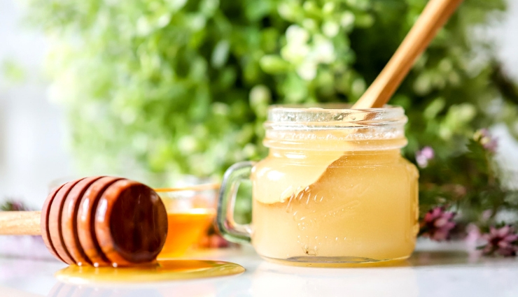 Get Glowing Skin With This DIY Manuka Honey Scrub - lifeberrys.com