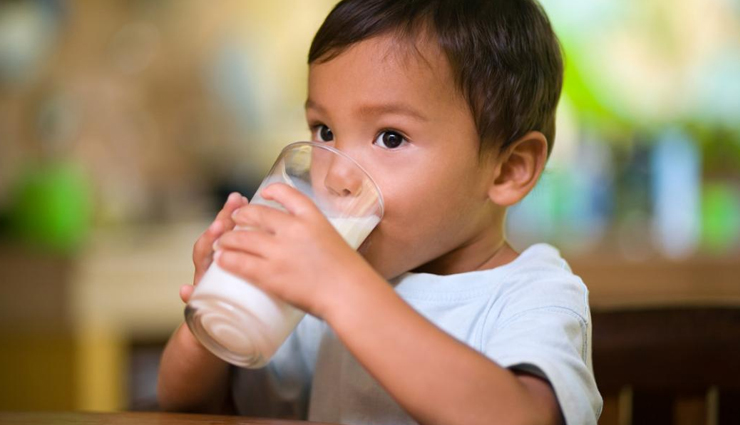 5 Health Benefits of Milk for Kids - lifeberrys.com
