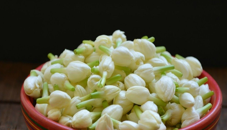 6 Beauty Benefits if Using Mogra For Skin - lifeberrys.com