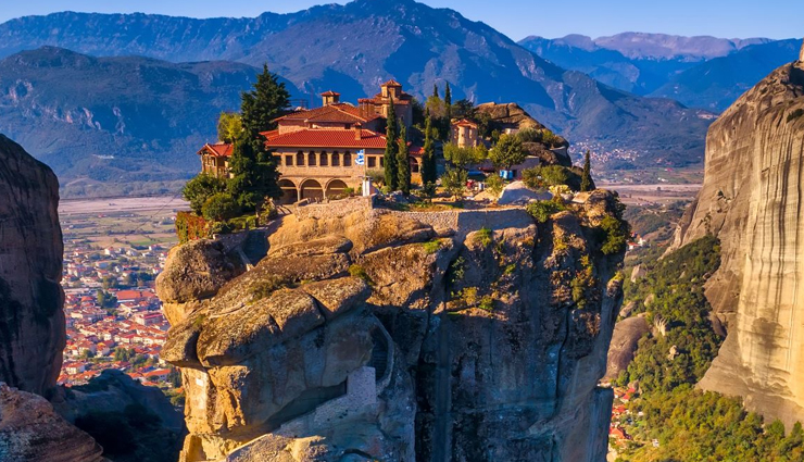 7 Beautiful Monasteries To Visit Around The World - lifeberrys.com