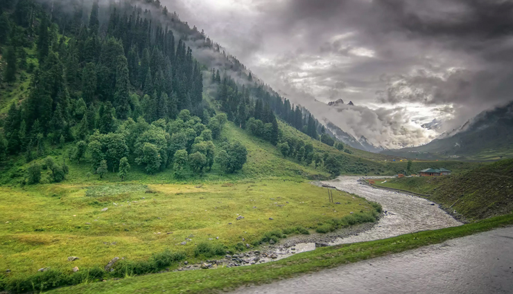 5 Monsoon Getaways You Can Visit - lifeberrys.com