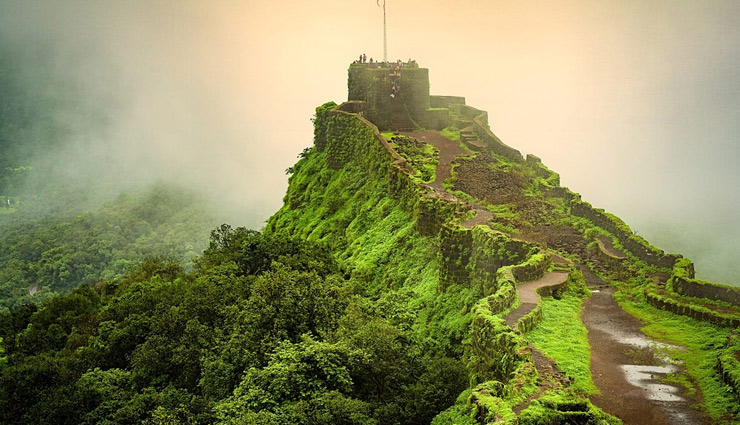 These Places in Maharashtra are a Must Visit During Monsoon - lifeberrys.com
