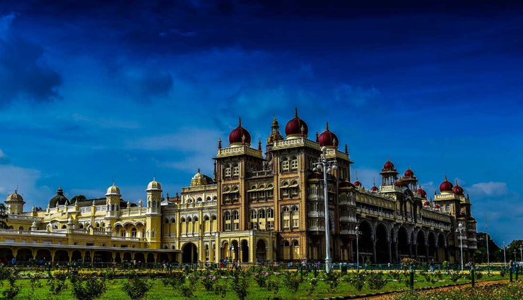 6 Most Famous Monuments To Visit in India - lifeberrys.com