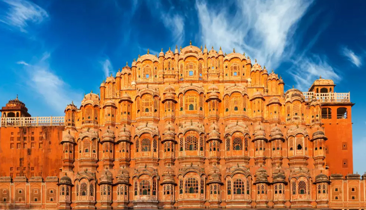 6 Most Famous Monuments To Visit in India - lifeberrys.com