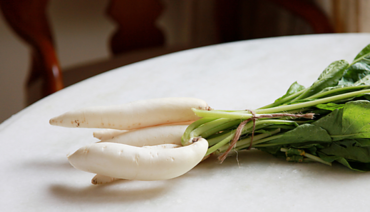 Mooli is Low in Calories, 5 More Benefits - lifeberrys.com