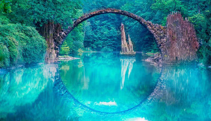 8 Mysterious Places You Must Visit Around The World - lifeberrys.com