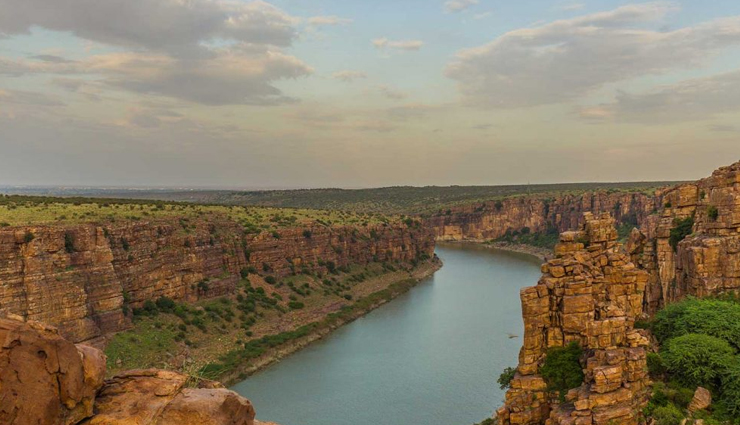 6 Astounding Natural Wonders To Visit in India - lifeberrys.com