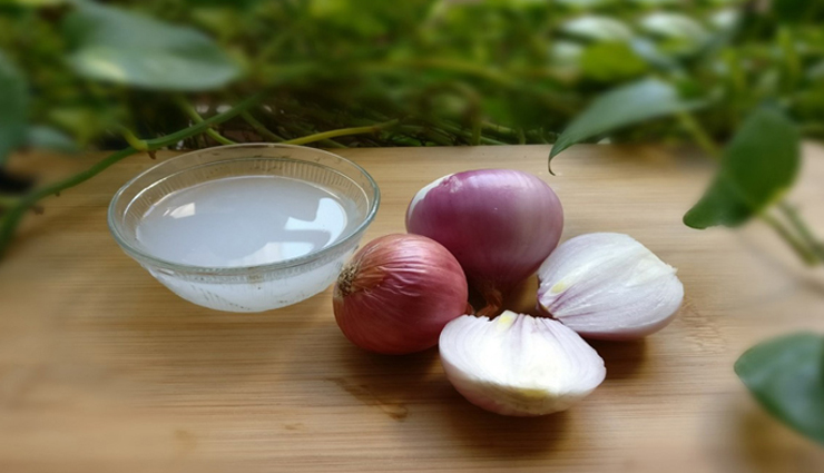 4 DIY Onion Mask To Treat Dry and Itchy Scalp - lifeberrys.com