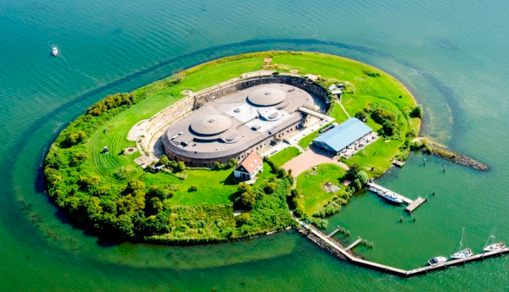 10 Wonder Buildings That are Built on Water - lifeberrys.com