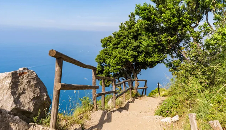 6 Most Beautiful Paths To Visit Around The World - lifeberrys.com