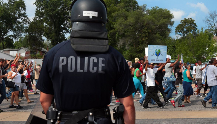 5 Countries Where Police Do Not Carry Guns - lifeberrys.com