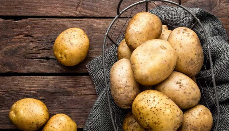 6 DIY Potato Face Packs for All Skin Types - lifeberrys.com