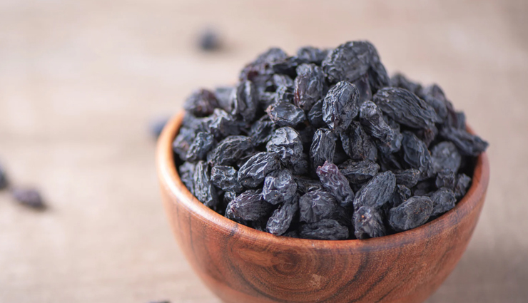 6 Health Benefits of Eating Raisins - lifeberrys.com