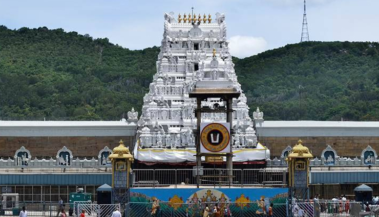6 Most Richest Temples You Can Visit in India - lifeberrys.com