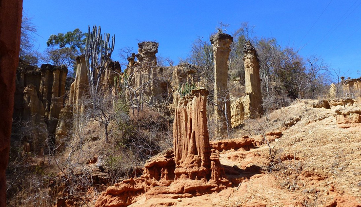 6 Breathtaking Rock Pillar Landscapes Around The World - lifeberrys.com