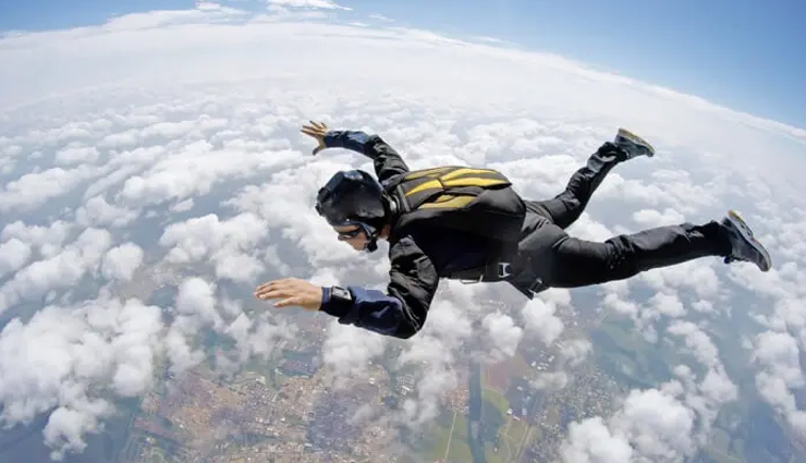 9 Amazing and Interesting Facts About Skydiving - lifeberrys.com
