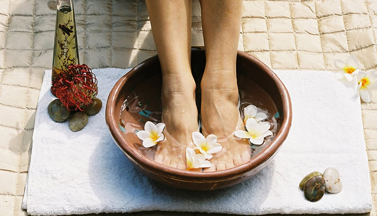 Step By Step Guide To Do Foot Pedicure at Home - lifeberrys.com