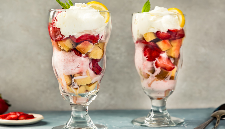 Recipe- Mouthwatering Strawberry Cheesecake Sundae - lifeberrys.com