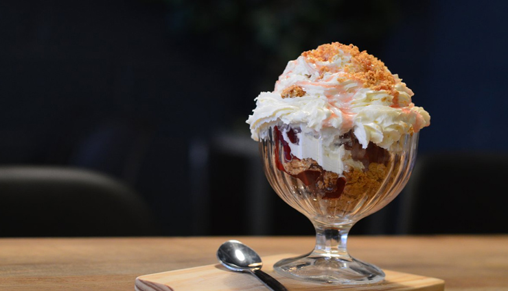 Recipe- Mouthwatering Strawberry Cheesecake Sundae - lifeberrys.com