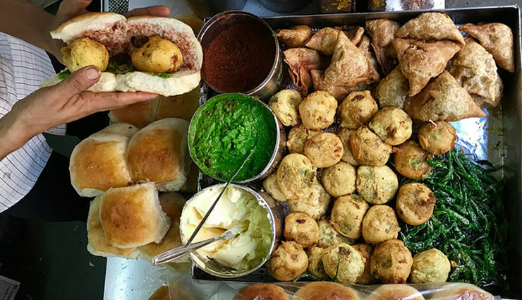 7 Droolworthy Street Food of Mumbai You Must Try - lifeberrys.com