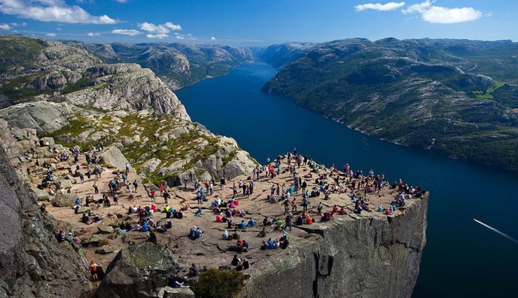 6 Unique and Stunning Table Top Mountains To Visit - lifeberrys.com