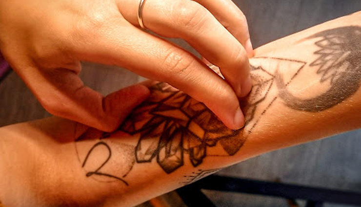 6 Basic Tips To Help You Take Care of Your Tattoo - lifeberrys.com