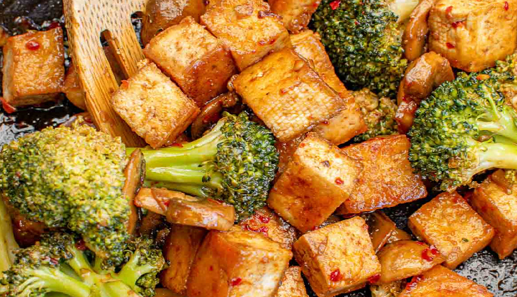 Recipe- Quick and Easy To Make Tofu Broccoli Stir Fry - lifeberrys.com