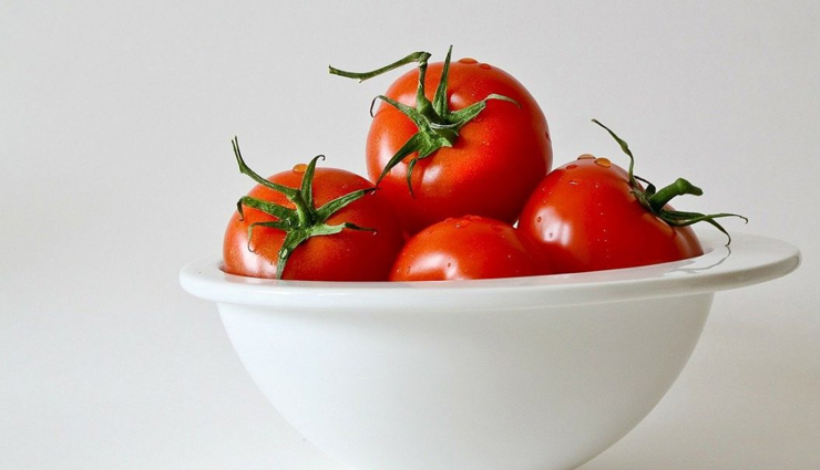 5 DIY Tomato Face Packs To Get Soft Skin - lifeberrys.com