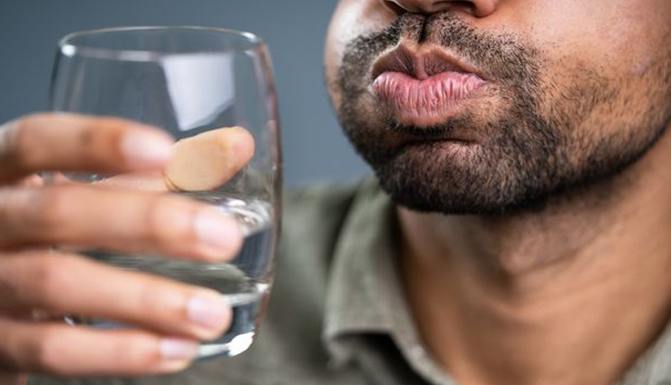 7 Ways To Treat Tonsils Naturally at Home - lifeberrys.com