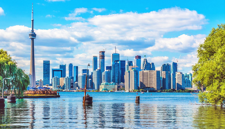 7 Reasons You Must Visit in Toronto - lifeberrys.com