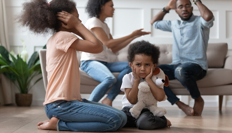 6 Signs and Reasons To Let Go of Toxic Family Members - lifeberrys.com