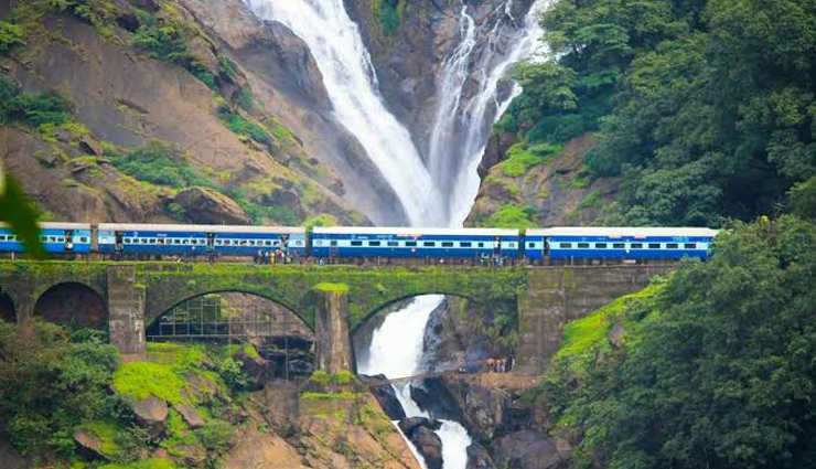 6 Most Beautiful Train Routes in The World - lifeberrys.com
