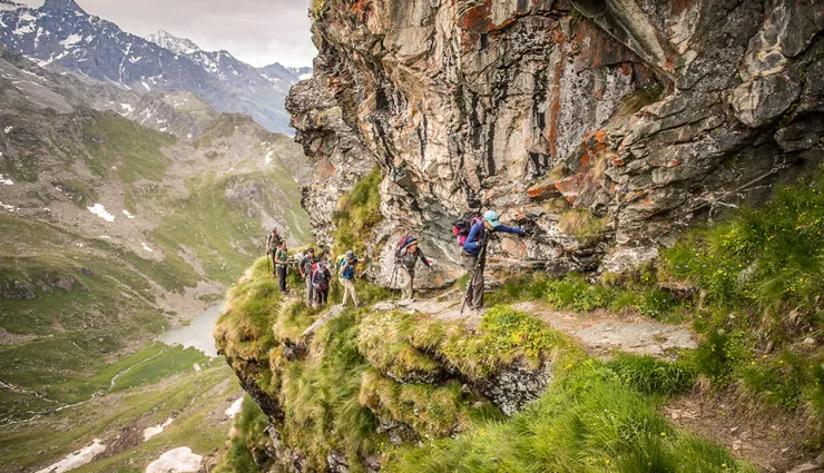 6 Most Beautiful Treks From Around The World - lifeberrys.com