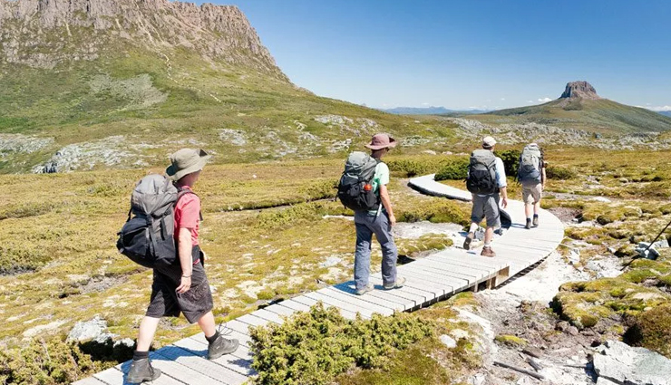 6 Most Beautiful Treks From Around The World - lifeberrys.com