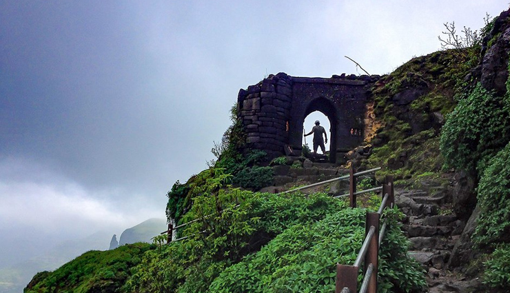 5 Trekking Places To Visit in Pune During Monsoon - lifeberrys.com