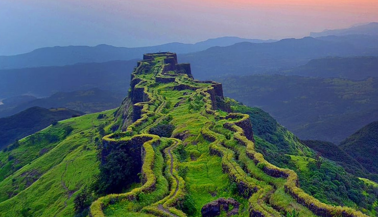 5 Trekking Places To Visit in Pune During Monsoon - lifeberrys.com