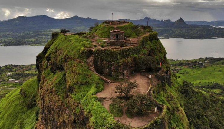 5 Places to Enjoy Trekking Near Pune - lifeberrys.com