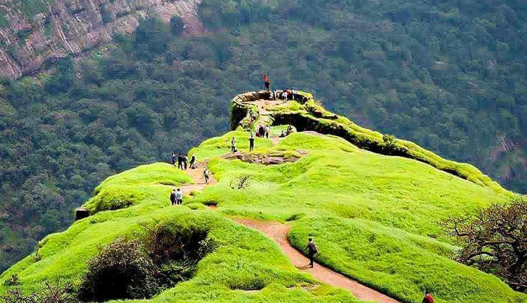 5 Fort Treks in Maharashtra You Must Visit - lifeberrys.com