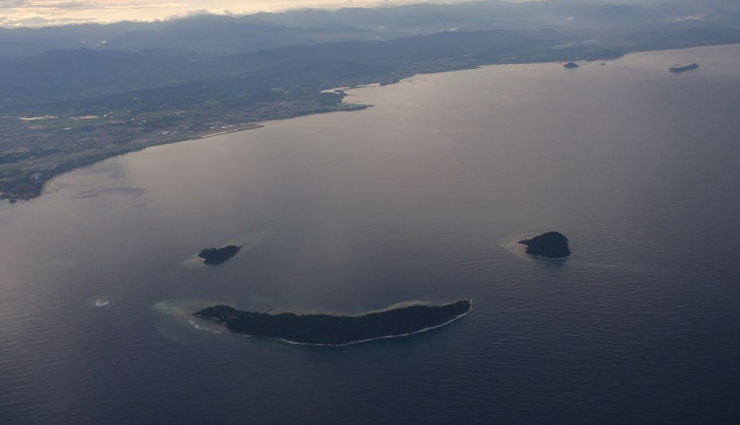 6 Unusual Shaped Islands To Visit Around The World - lifeberrys.com