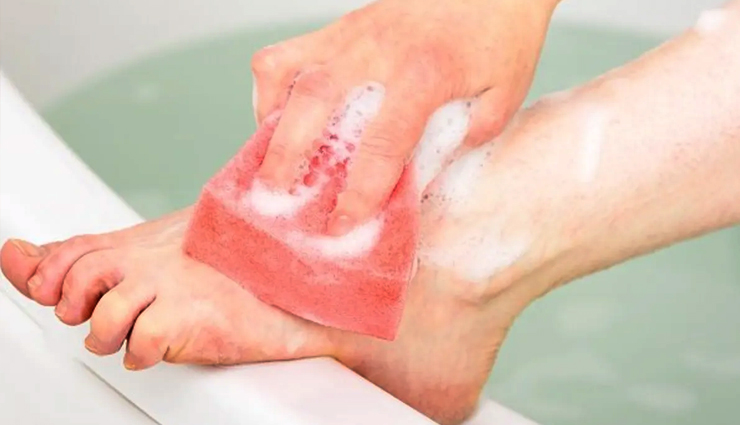 Step by Step Ways To Clean Your Feet - lifeberrys.com