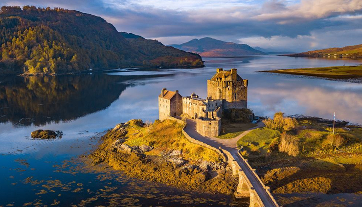 5 Must Visit Water Castles Around The World - lifeberrys.com