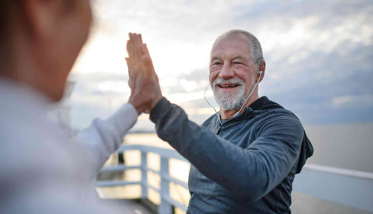 12 Ways To Help You Make Someone Happy - lifeberrys.com